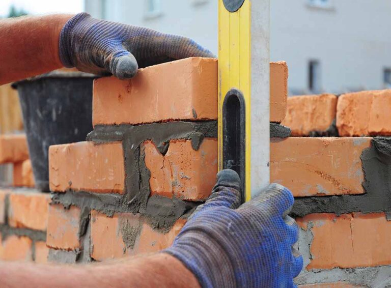 Bricklayer Salary UK 2025: Earnings, Jobs & Career Guide