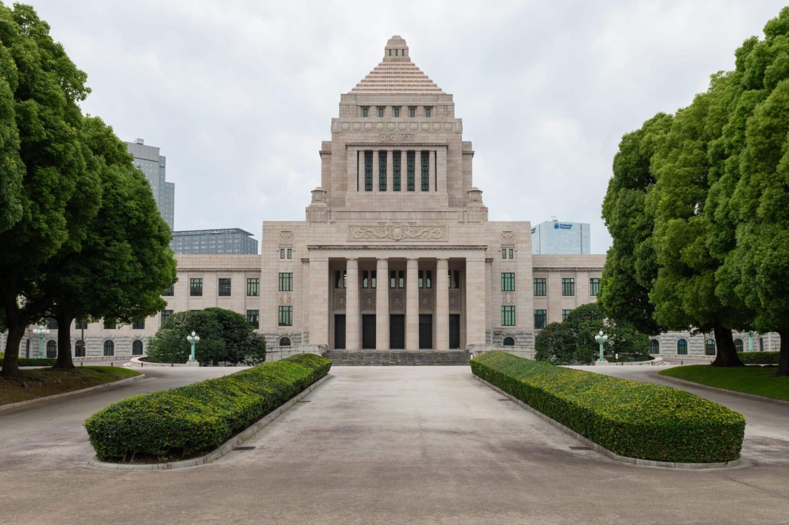 Japan Investment: Will $2.3T Plan Boost Growth in 2026?