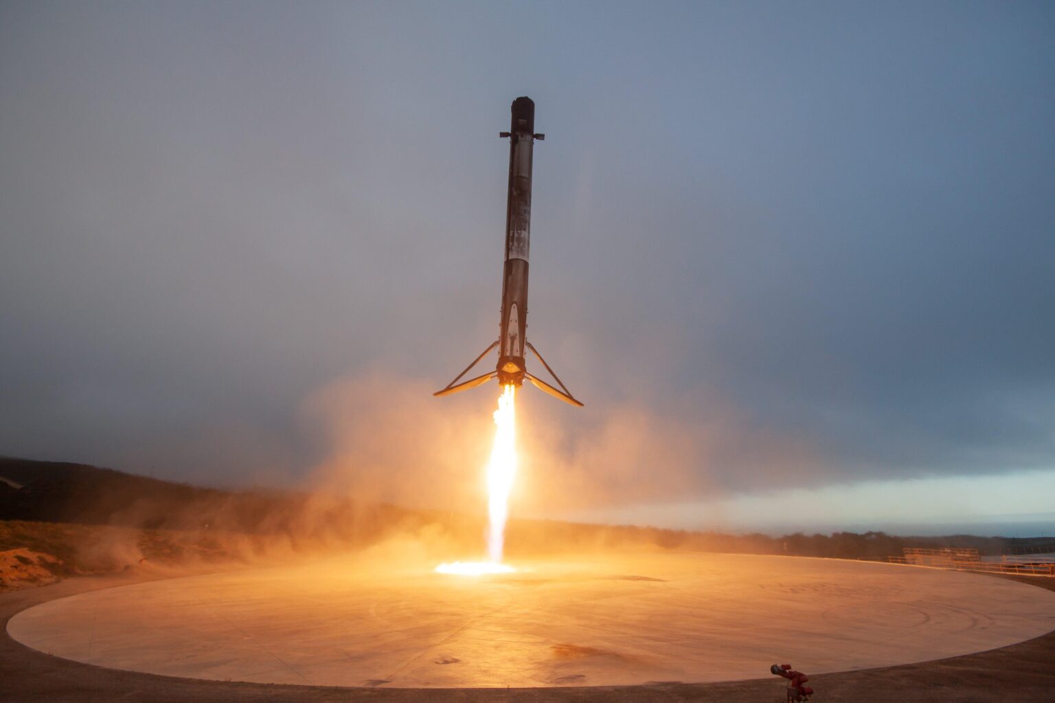 Rocket booster landing success: 3 powerful risks ahead?